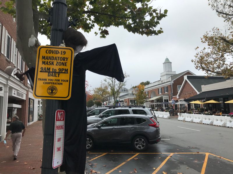‘COVID-19 Mandatory Mask Zone’ Signs Posted Downtown | NewCanaanite.com