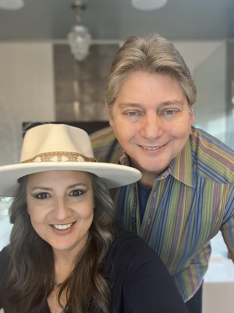 Area Couple Takes Over as New Canaan’s ‘Town Greeter’ | NewCanaanite.com