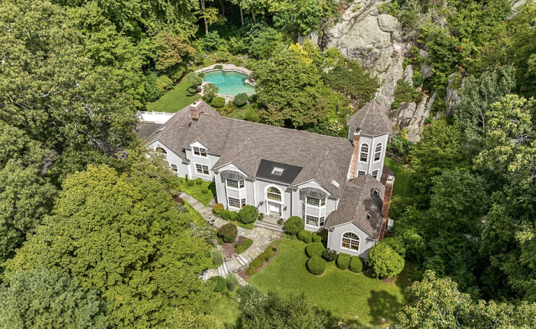 Lost District Drive Colonial Sells for $2.1 Million | NewCanaanite.com